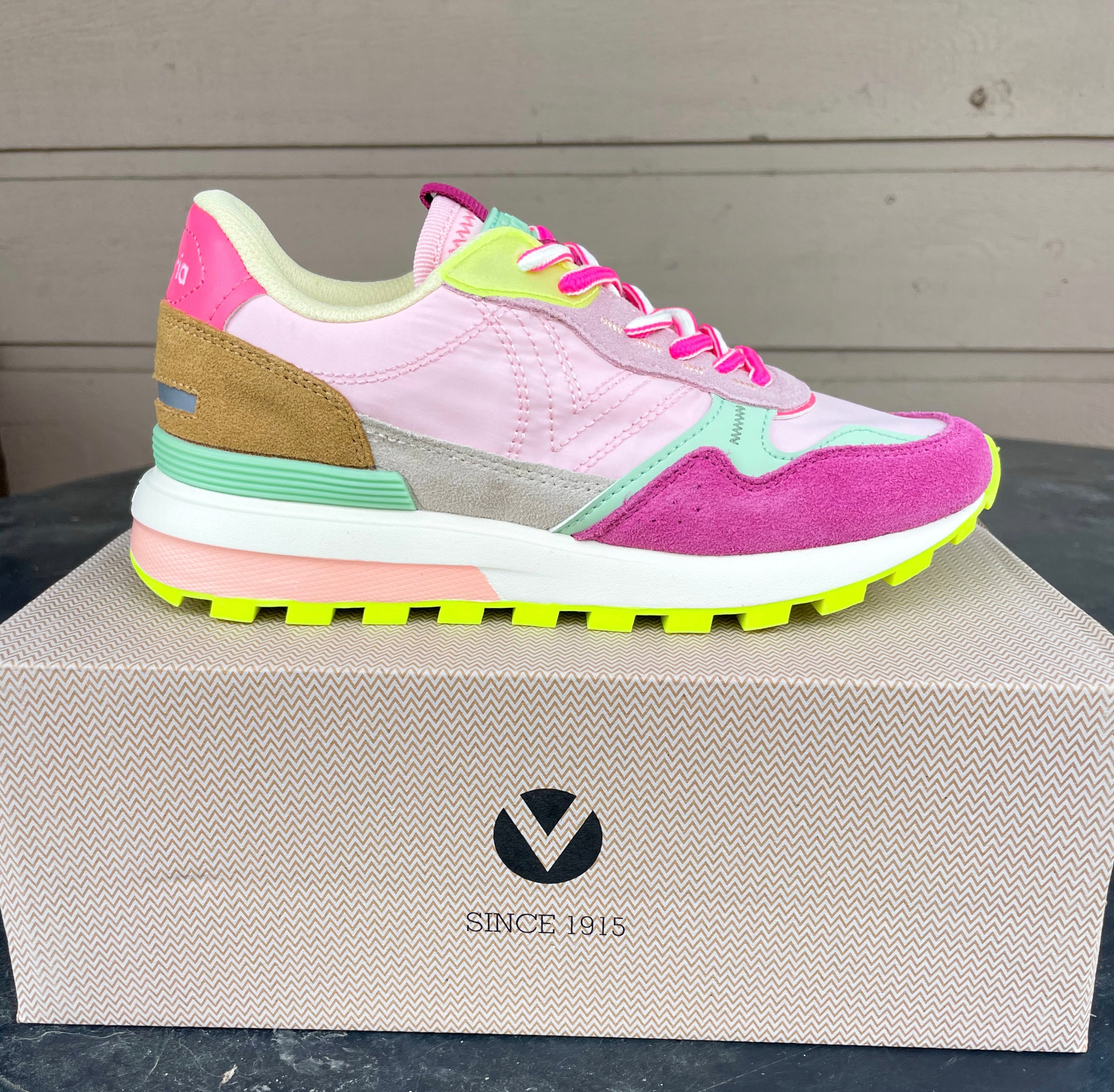 The Victoria Wing Sneakers – Wildflower / Texaholic®